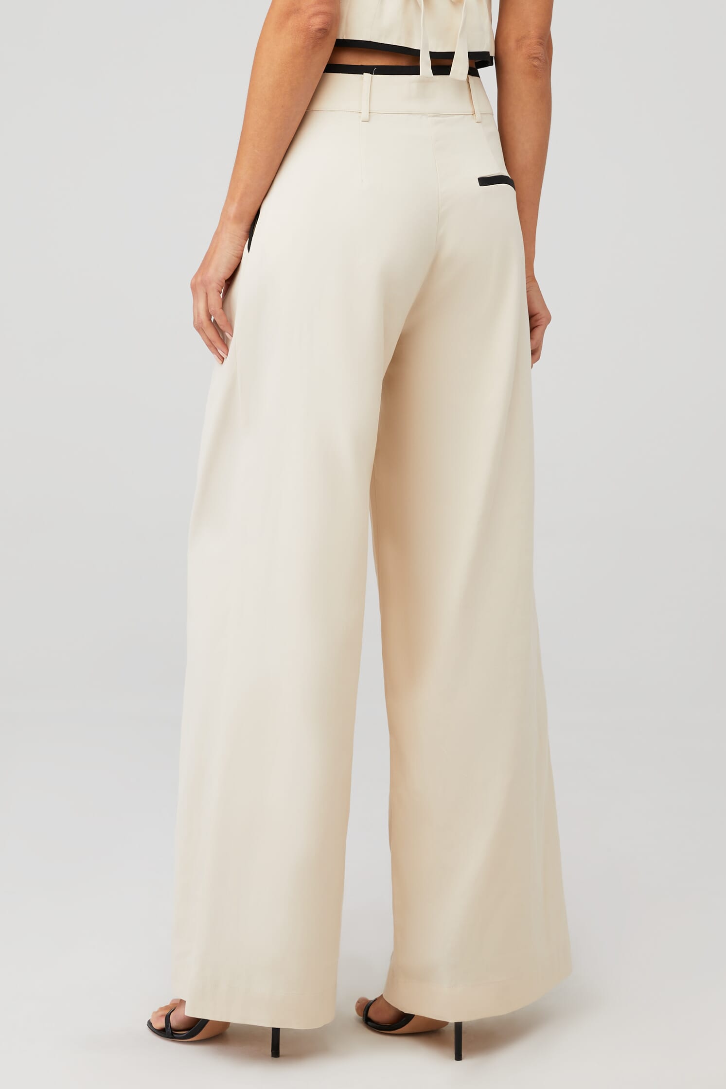 Sovere | Express Pant in Neutral| FashionPass