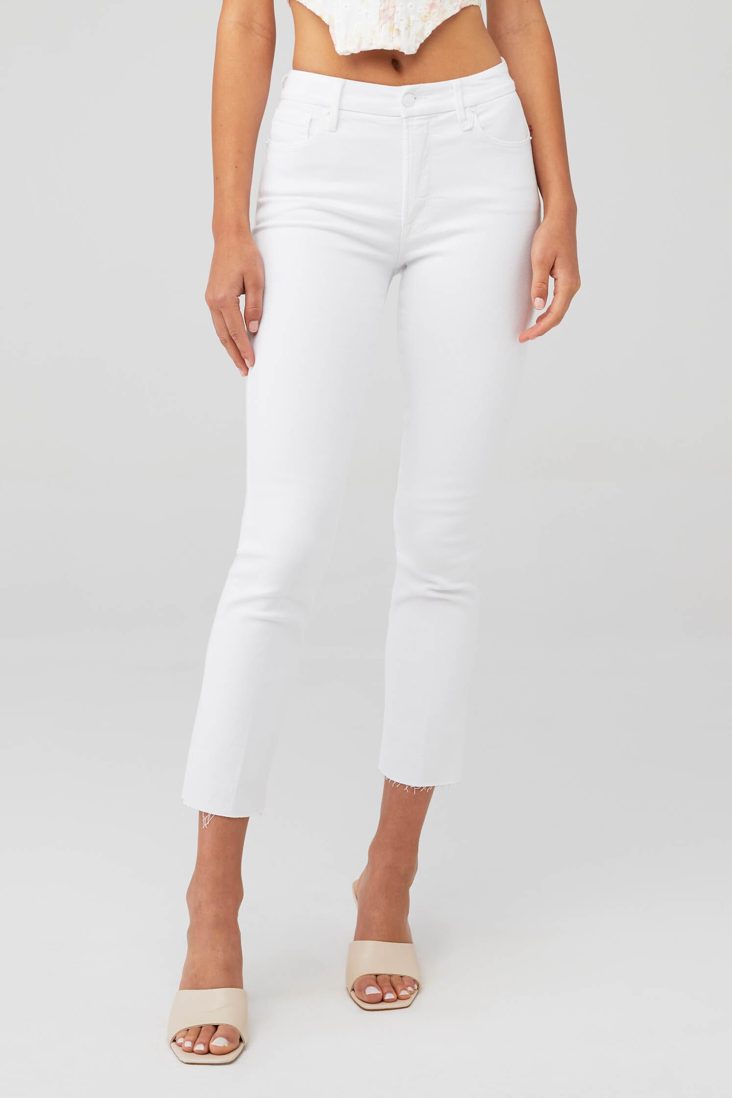 Good American | Good Straight Raw Hem Jean in White| FashionPass